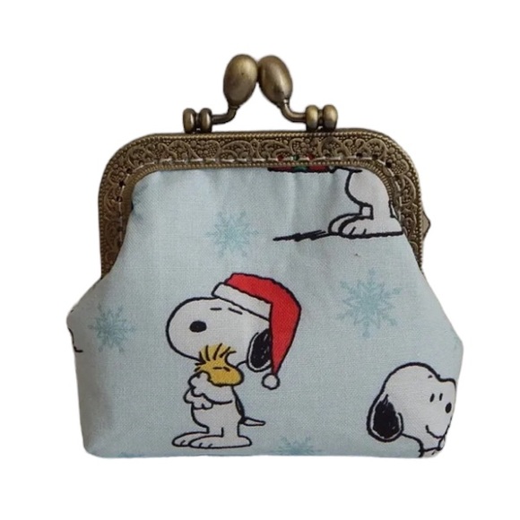 unbranded | Bags | Peanuts Kiss Lock Coin Purse | Poshmark